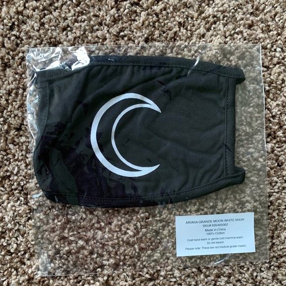 Ariana Grande | Accessories | New Ariana Grande Moon Face Mask Dwt ...